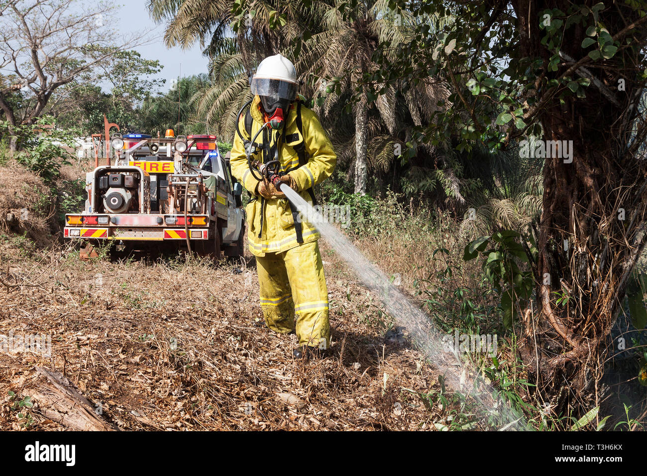 Sierra Leoneans in emergency response team training in fire fighting ...