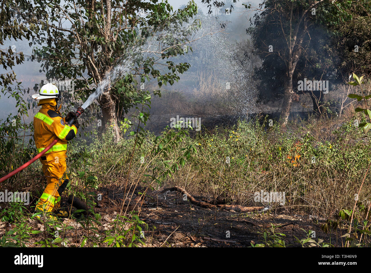 Sierra Leonean in emergency response team training in fire fighting ...