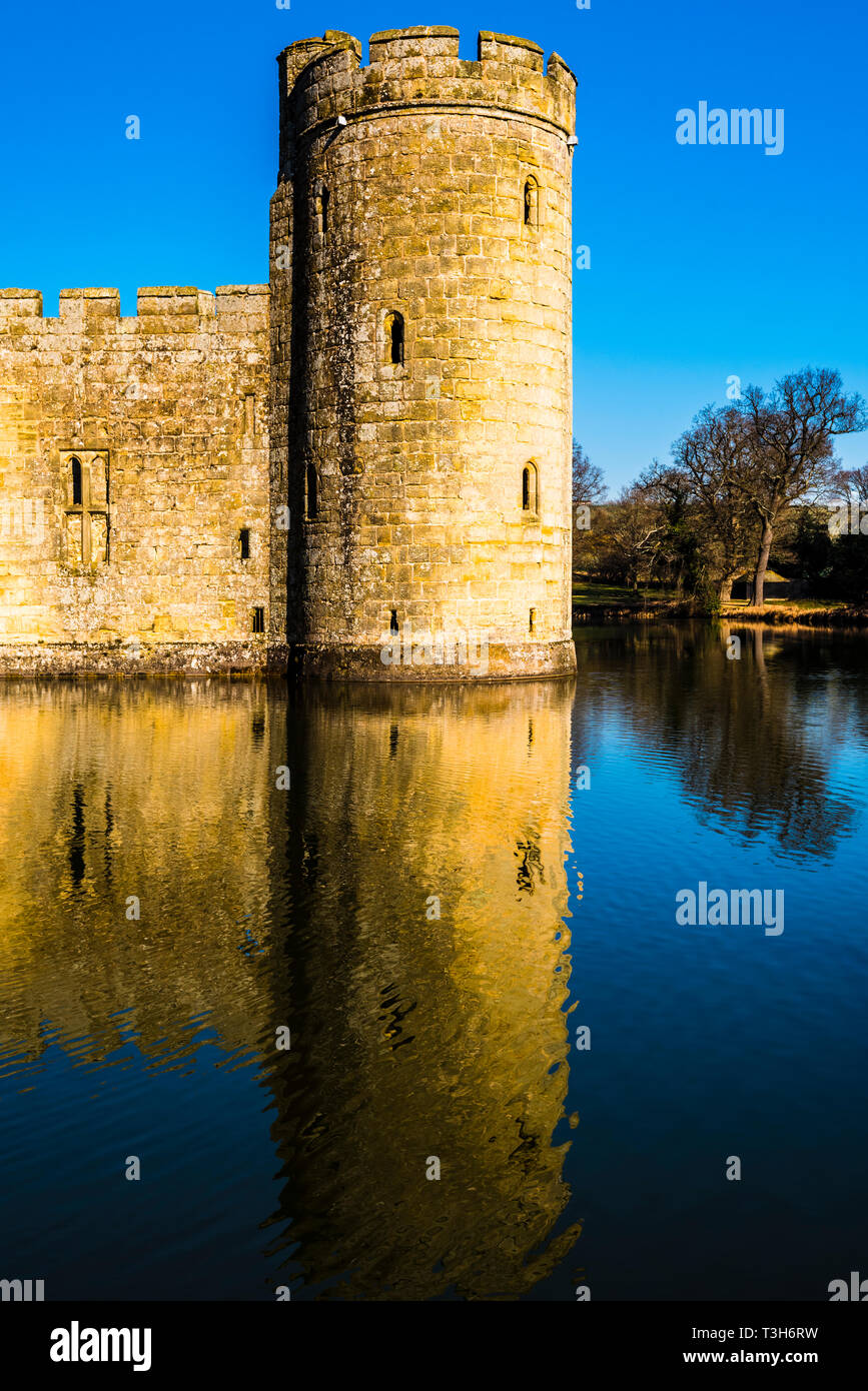 Waters moat hi-res stock photography and images - Alamy