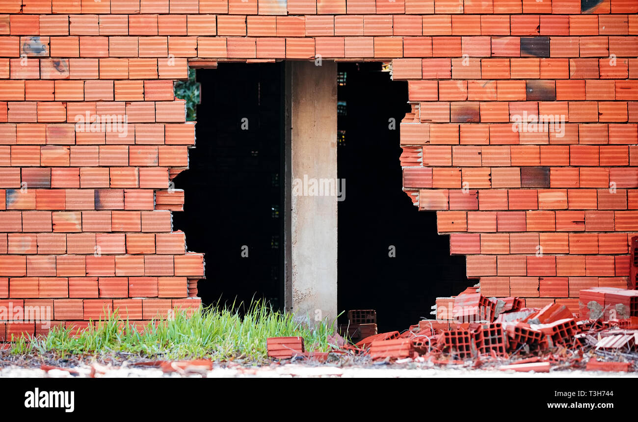 Column brick hi-res stock photography and images - Alamy