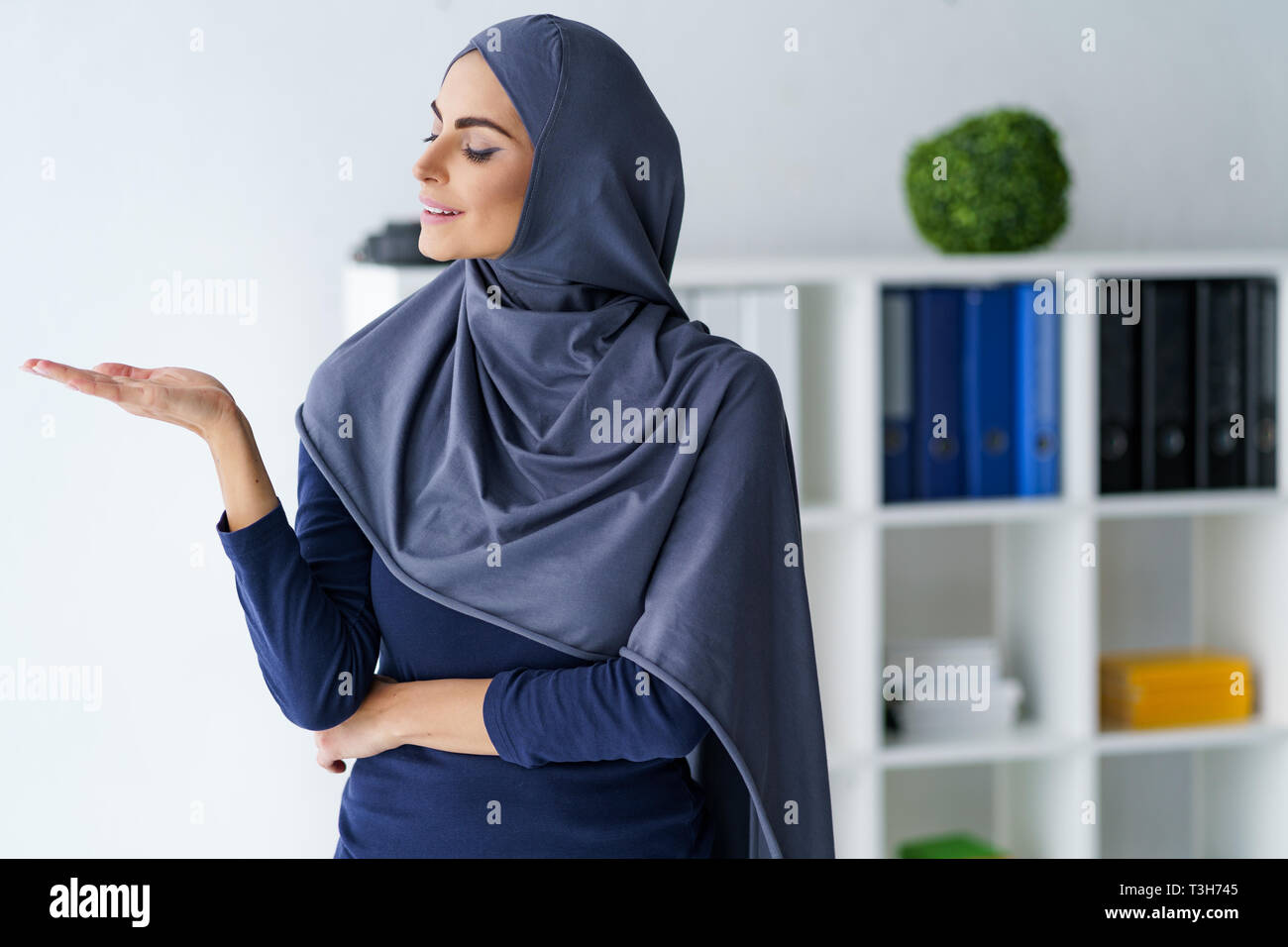Gorgeous Muslim woman Stock Photo - Alamy