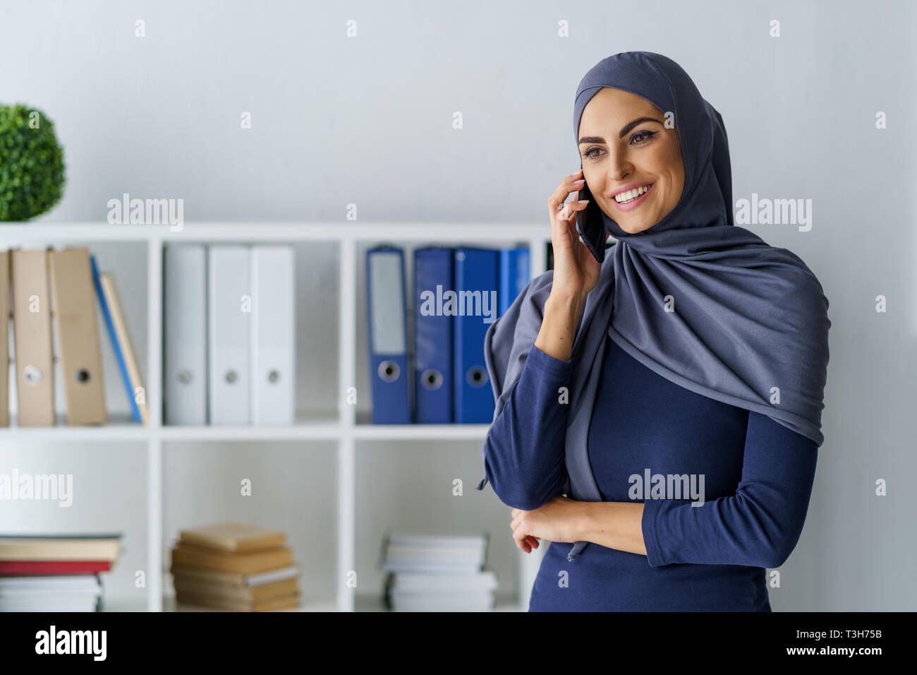 Female muslim talk hi-res stock photography and images - Alamy
