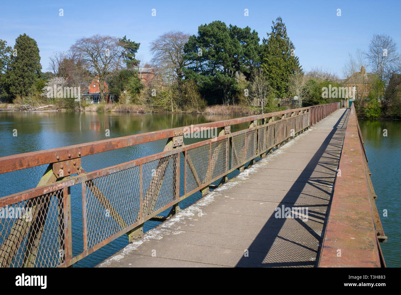 The cast iron footbridge taking the Devil's Backbone path over Hinksey ...