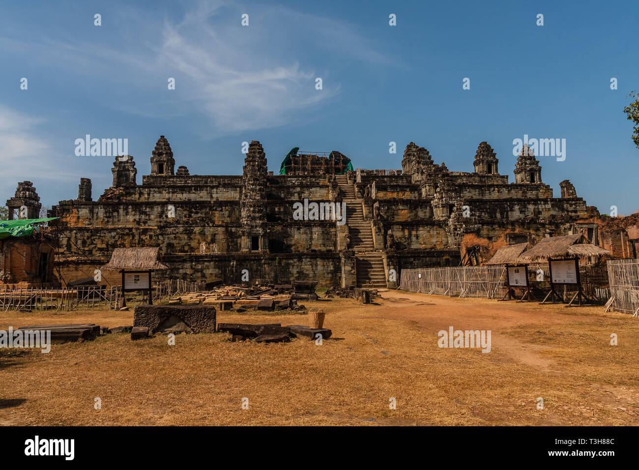 Phnom reap temple hi-res stock photography and images - Alamy