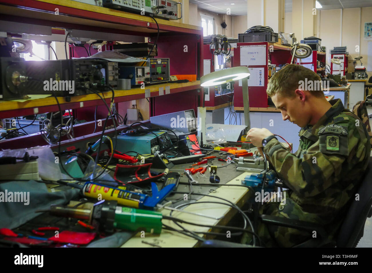 Military repair techniques hi-res stock photography and images - Alamy