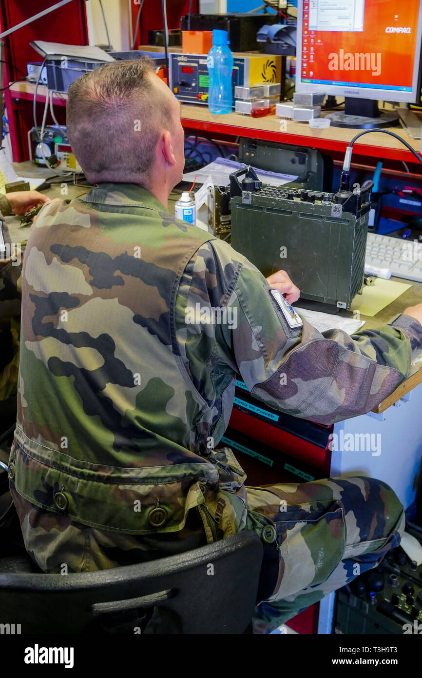 Military repair techniques hi-res stock photography and images - Alamy