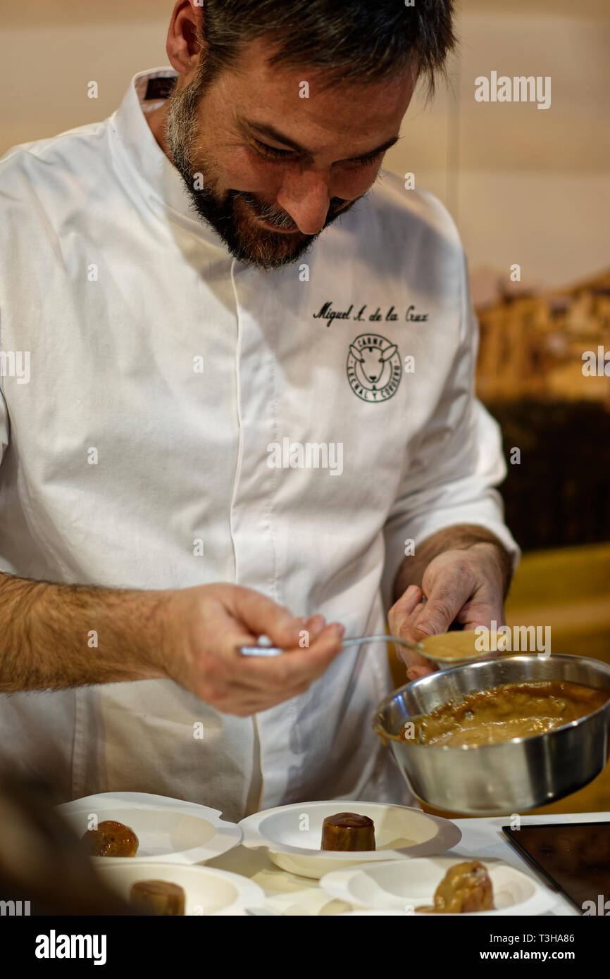 Angel chef hi-res stock photography and images - Alamy