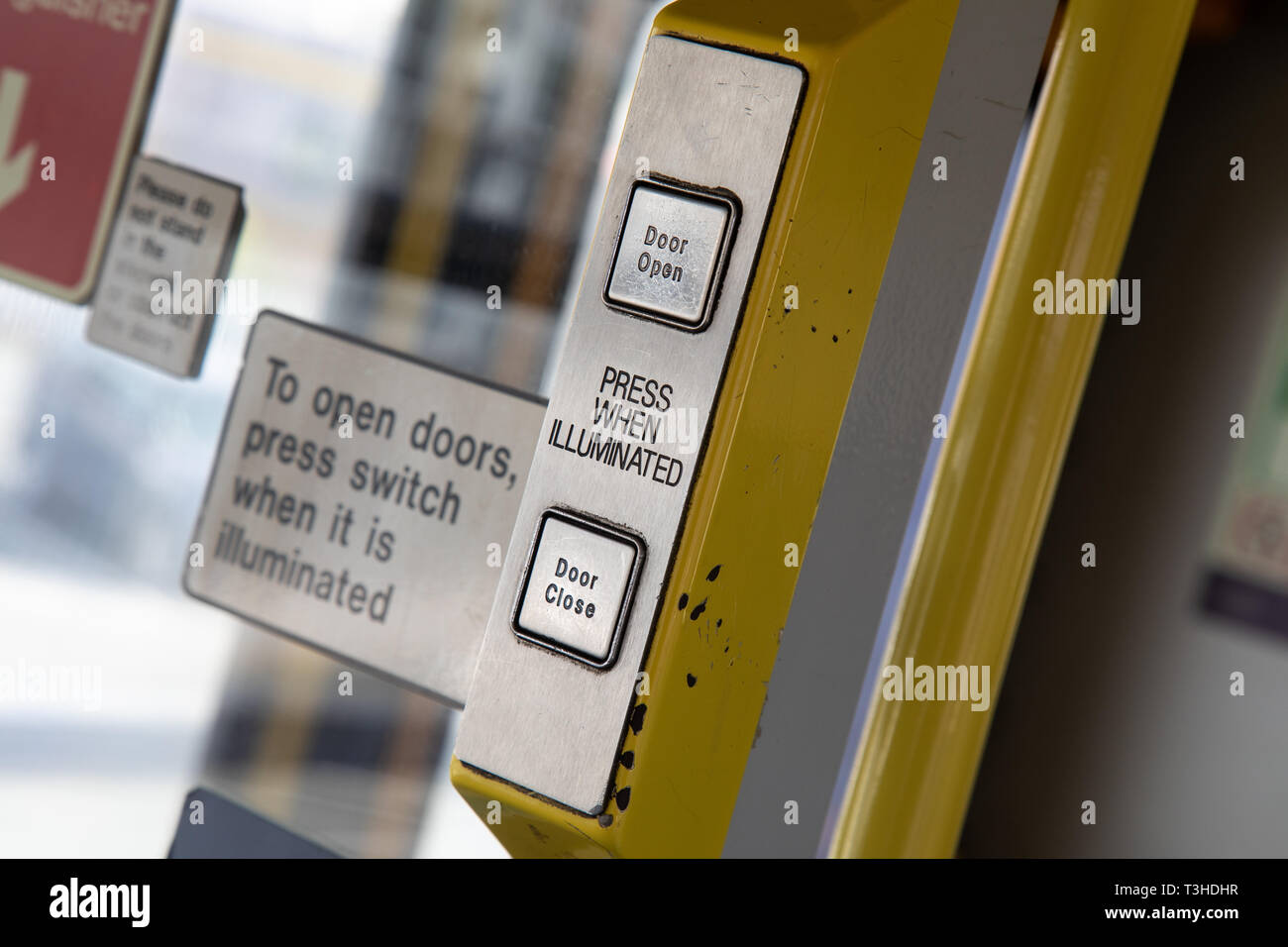 Train doors hi-res stock photography and images - Alamy