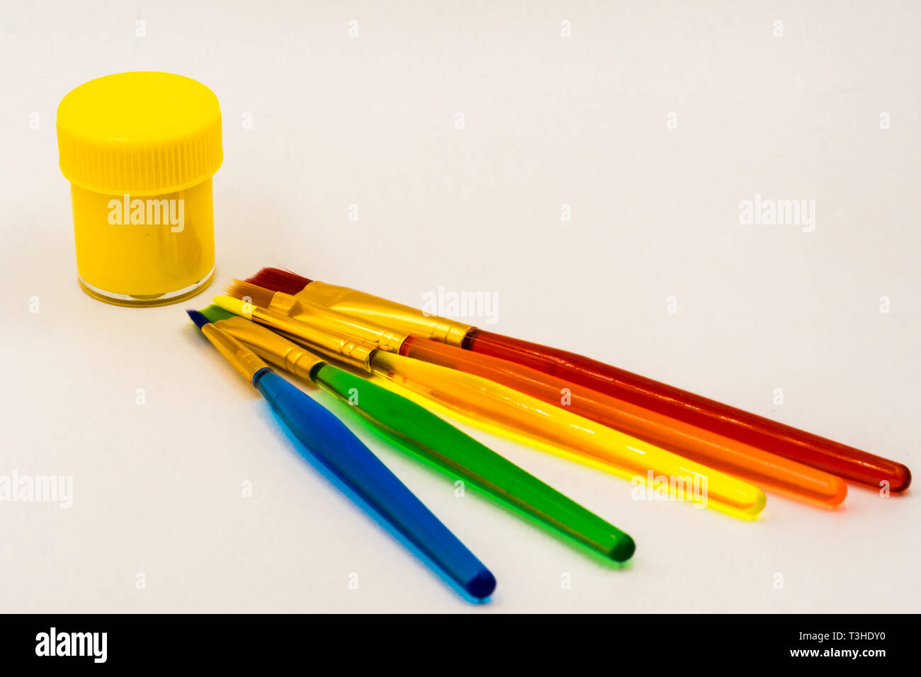 Paint brushes and container hi-res stock photography and images - Alamy