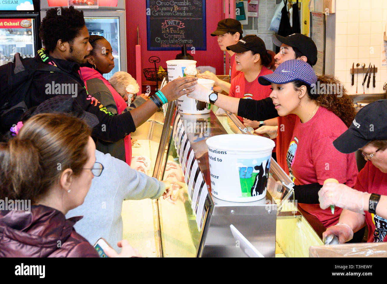 Handing ice cream hi-res stock photography and images - Alamy
