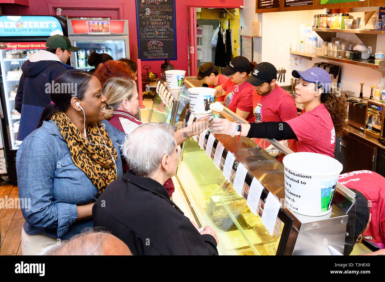 Handing ice cream hi-res stock photography and images - Alamy