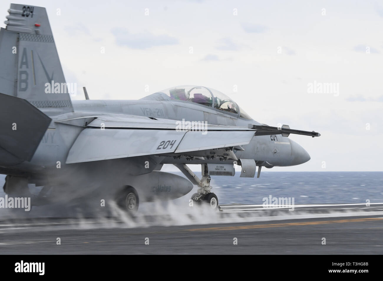 190405-N-IG466-0067 ATLANTIC OCEAN (April 5, 2019) An F/A-18F Super ...
