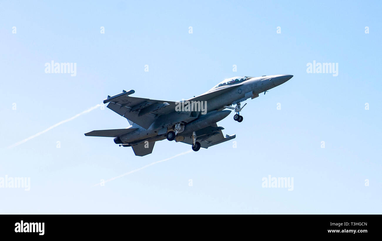 190409-N-HC646-0076 OAK HARBOR, Wash. (April 9, 2019) An EA-18G Growler ...