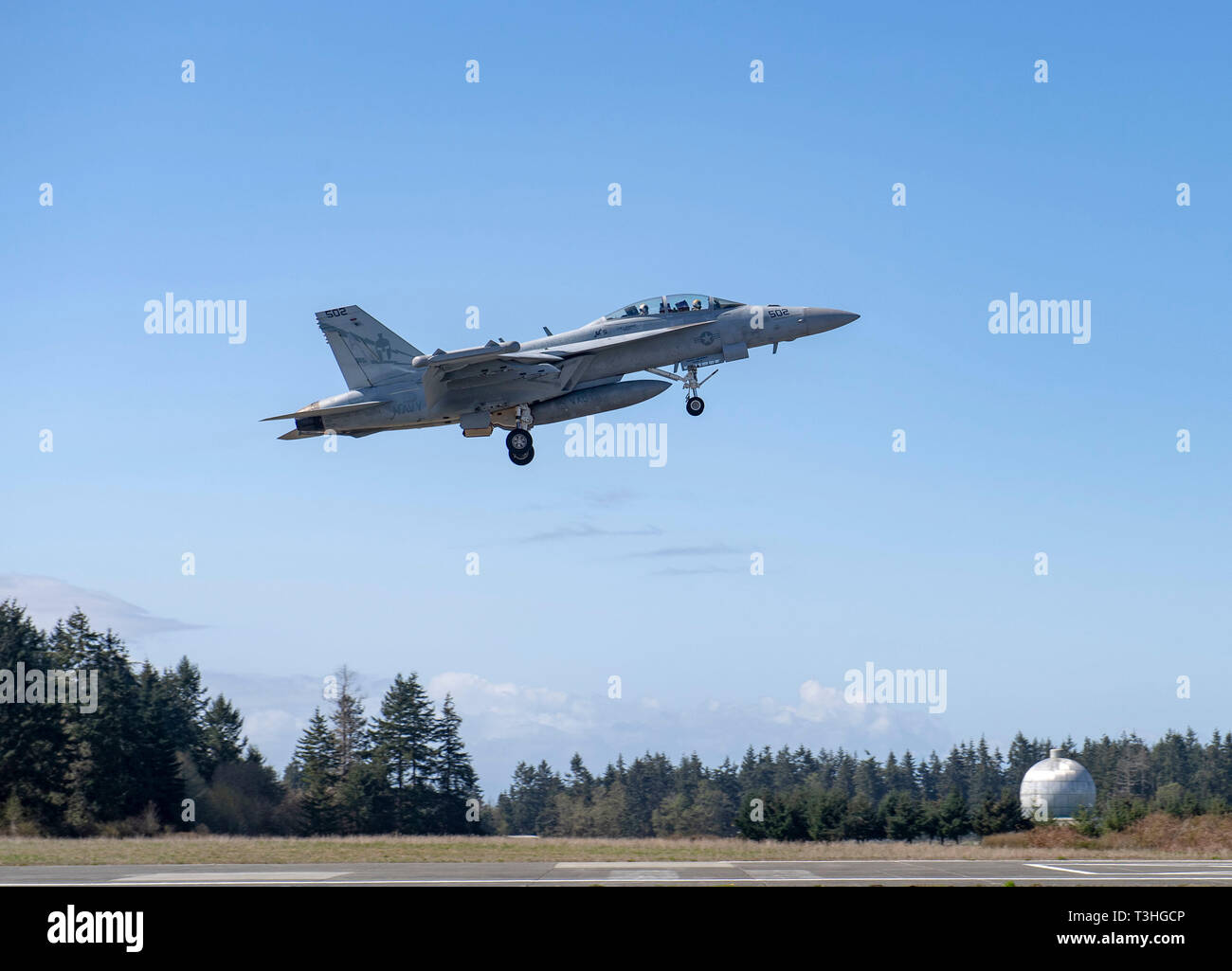 190409-N-HC646-0099 OAK HARBOR, Wash. (April 9, 2019) An EA-18G Growler ...