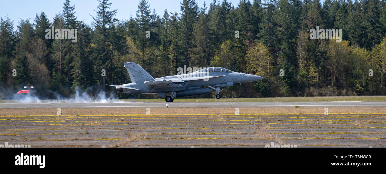 Navy field carrier landing practice hi-res stock photography and images ...