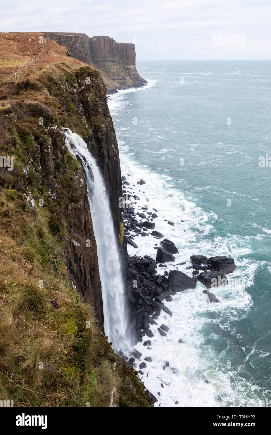 Skye sea cliffs hi-res stock photography and images - Alamy