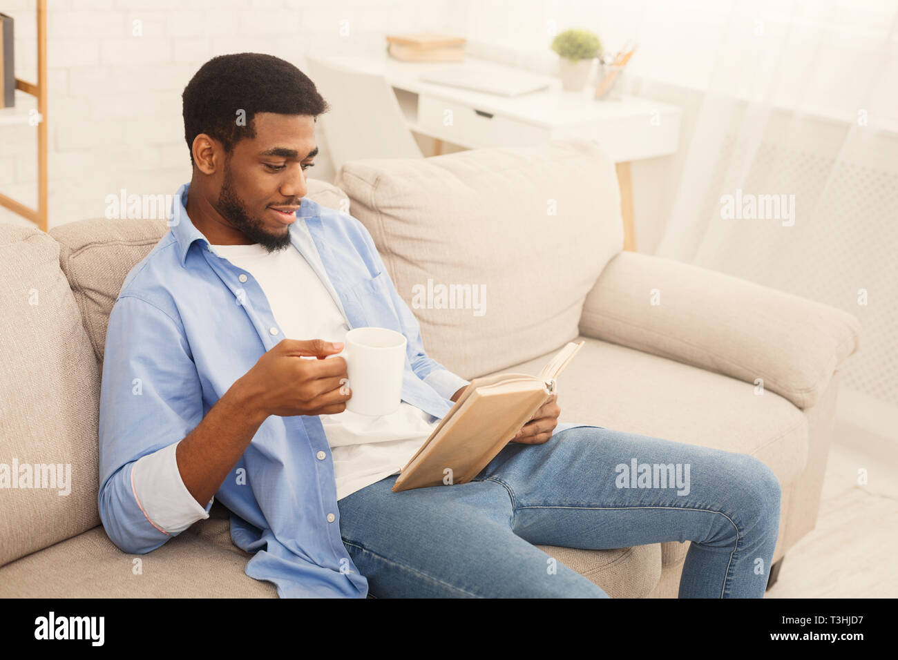 African guy reading paper hi-res stock photography and images - Alamy