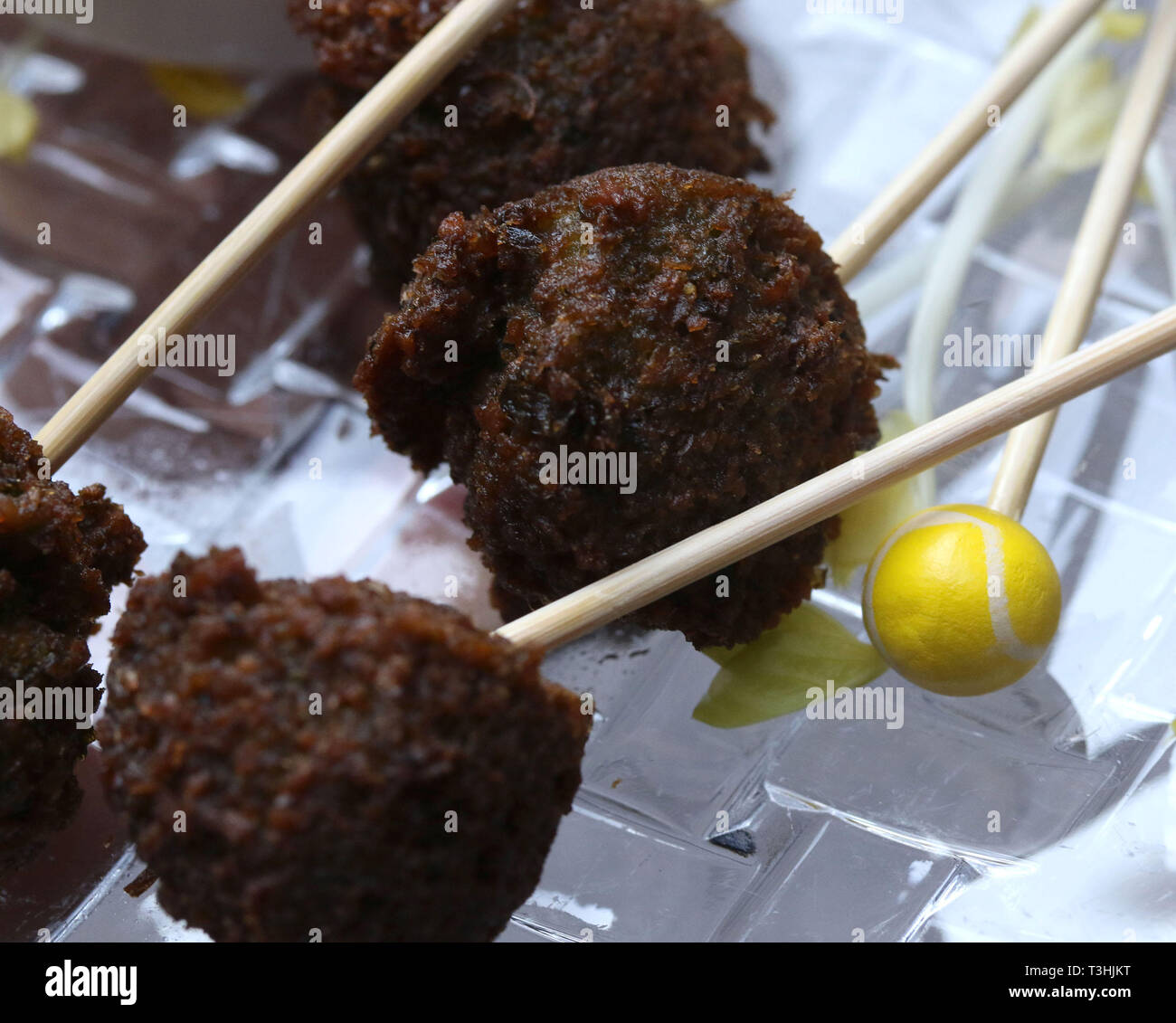 Falafel cuisine hi-res stock photography and images - Alamy