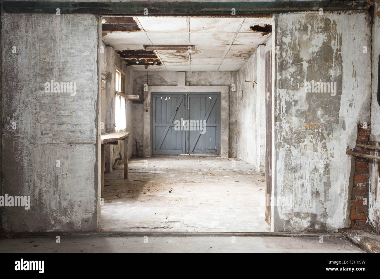 Inside abandoned barn hi-res stock photography and images - Alamy