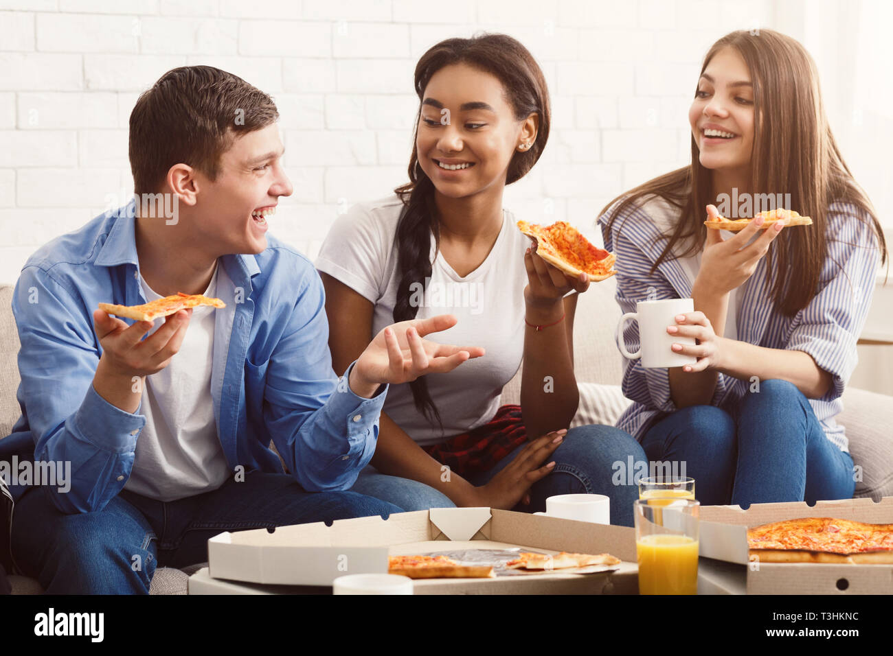 Diverse group of people eating hi-res stock photography and images - Alamy