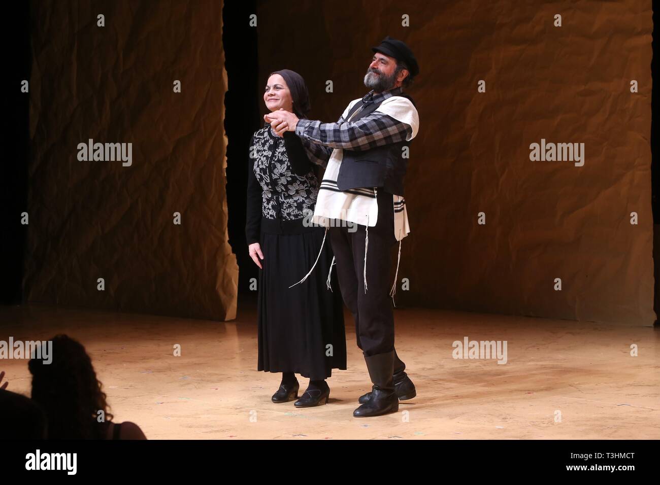 Jennifer babiak and steven skybell hi-res stock photography and images ...