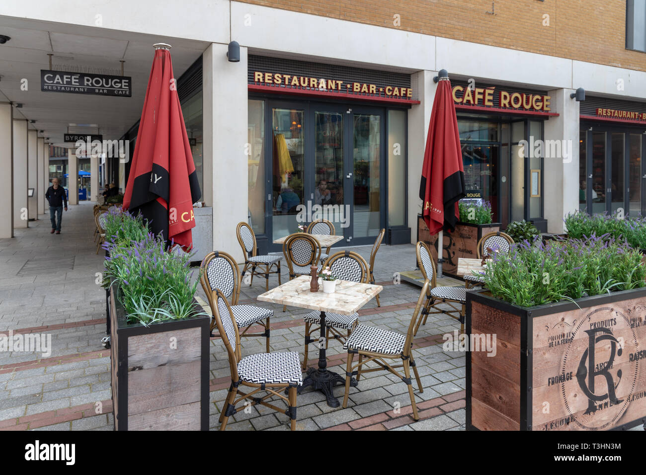 Empty tables outside Cafe Rouge, Princesshay, Exeter Stock Photo - Alamy