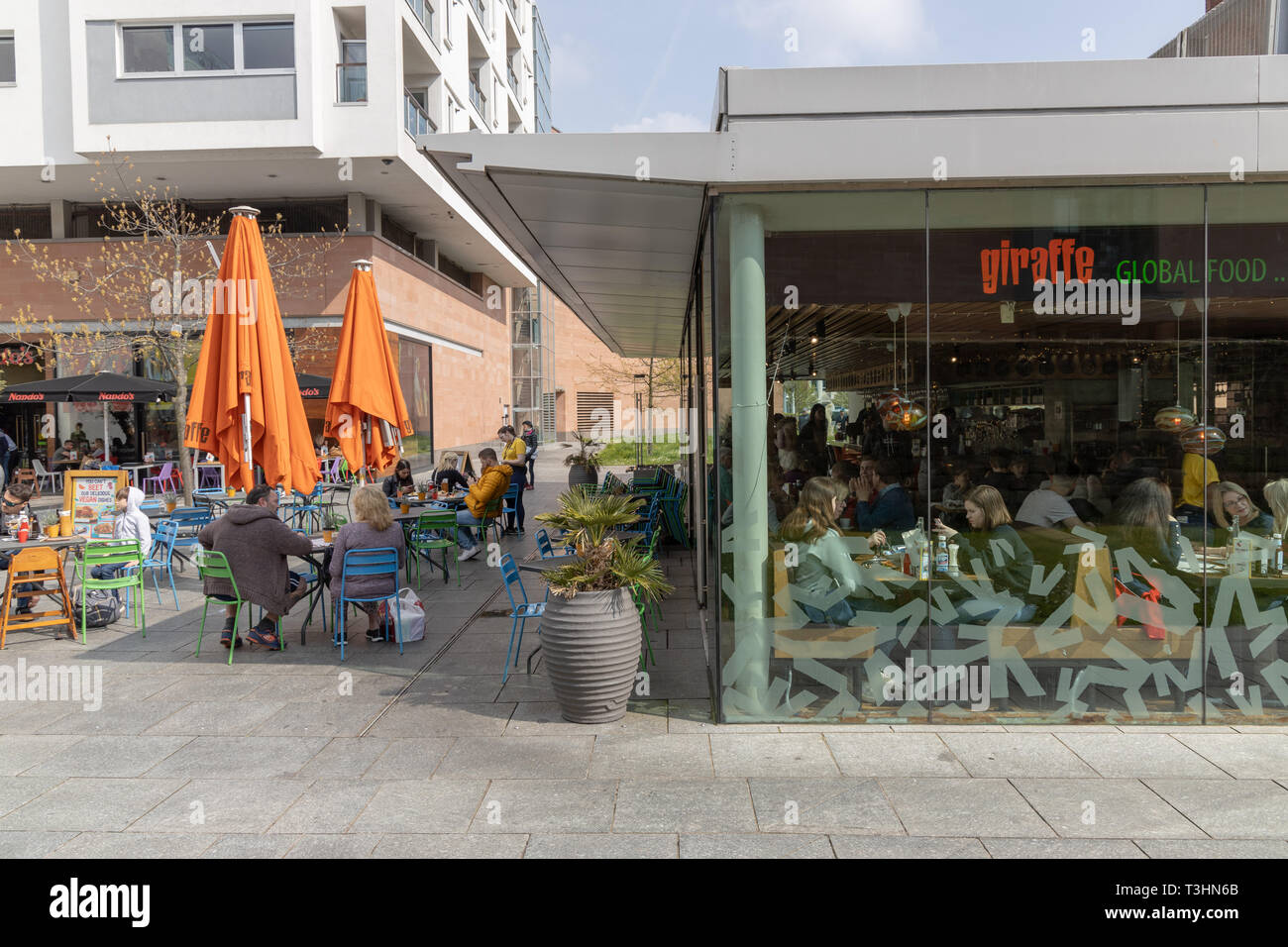 Giraffe restaurant hi-res stock photography and images - Alamy