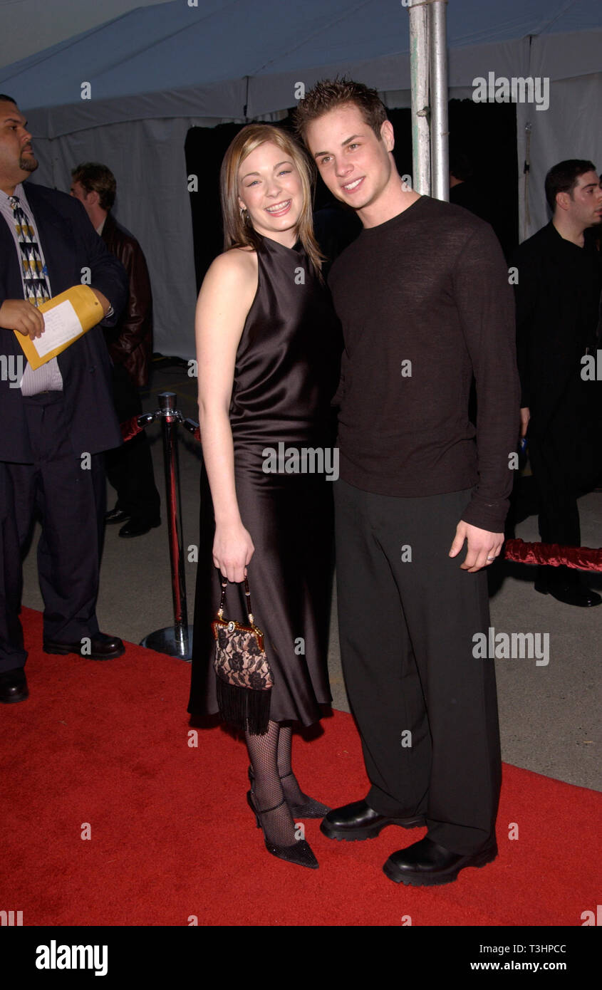 LOS ANGELES, CA. January 09, 2002: Singer LEANN RIMES & fiance DEAN ...
