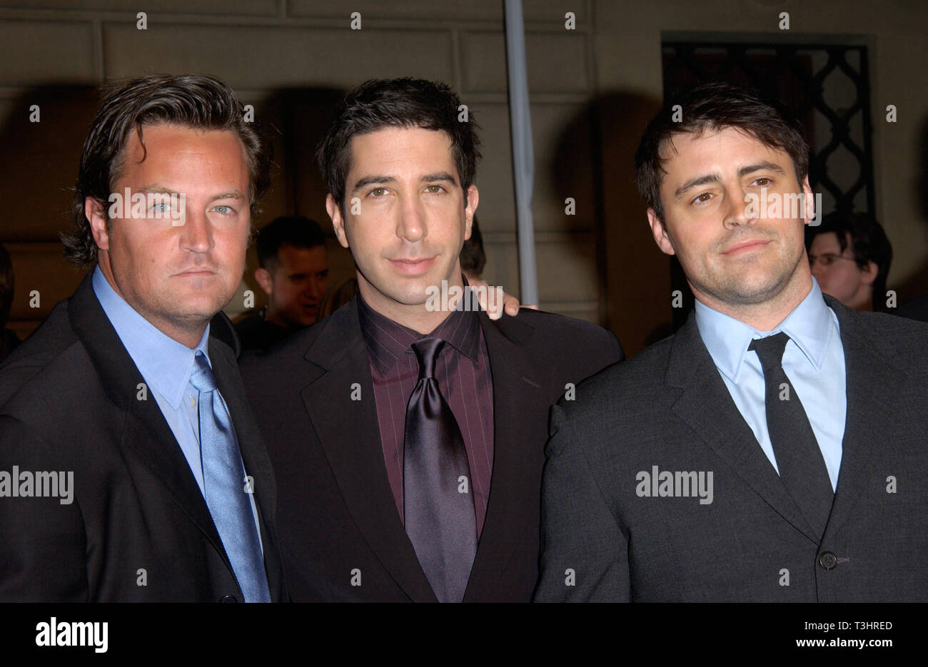 LOS ANGELES, CA. January 13, 2002: Friends star MATTHEW PERRY (left ...