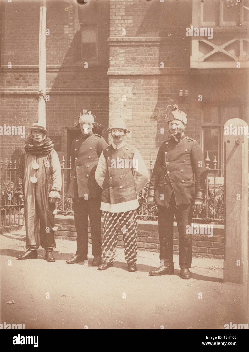 Edwardian costume hi-res stock photography and images - Alamy