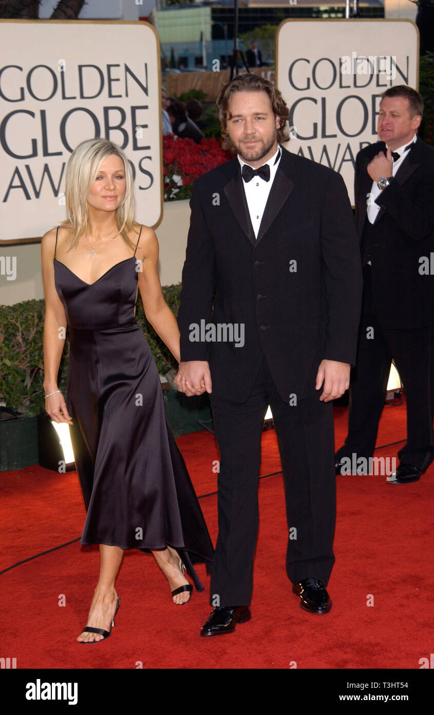 LOS ANGELES, CA. January 20, 2002: Actor RUSSELL CROWE & girlfriend ...