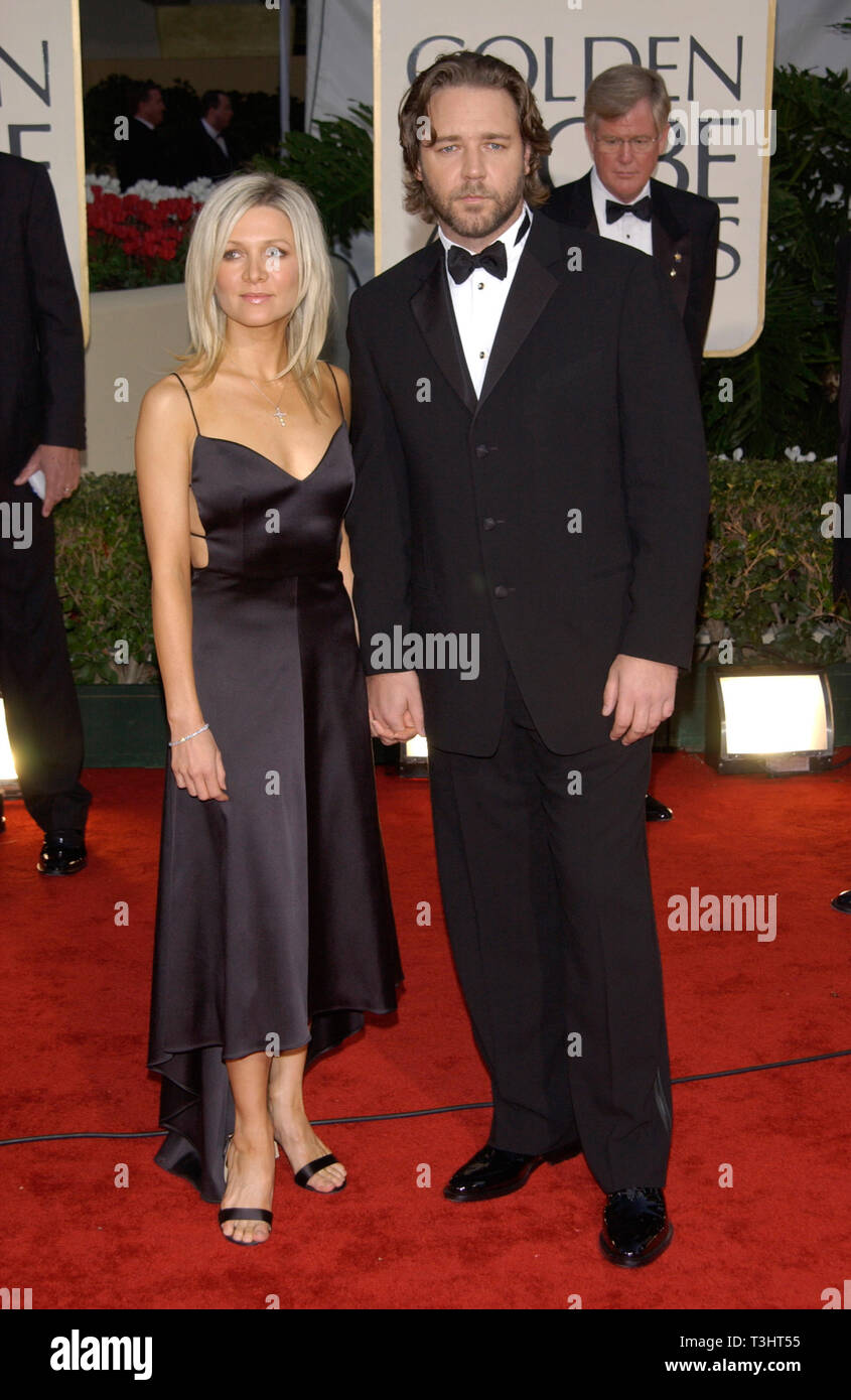 LOS ANGELES, CA. January 20, 2002: Actor RUSSELL CROWE & girlfriend ...
