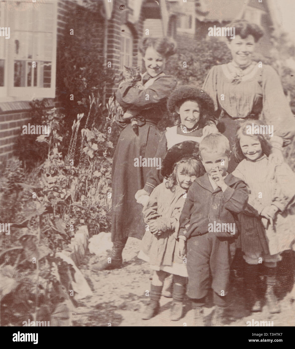 Edwardian family 1907 hi-res stock photography and images - Alamy