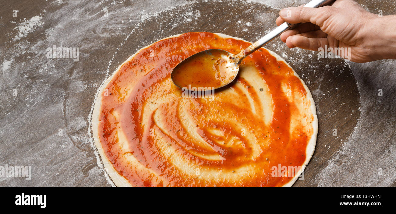 Making pizza dough italy hi-res stock photography and images - Alamy