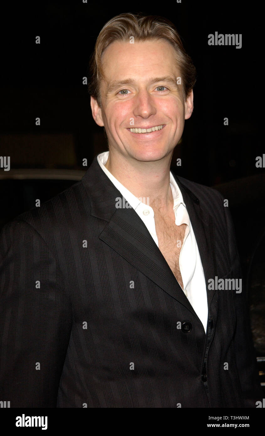 LOS ANGELES, CA. February 12, 2002: Actor LINUS ROACHE at the world ...