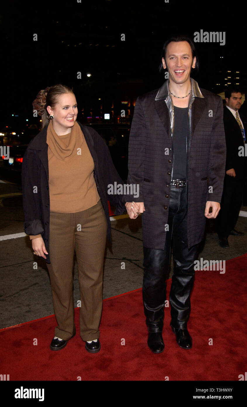 LOS ANGELES, CA. February 12, 2002: Actor STEVE VALENTINE & girlfriend ...