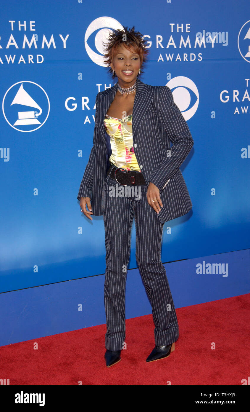 LOS ANGELES, CA. February 27, 2002: Singer MARY J. BLIGE at the 2002 ...