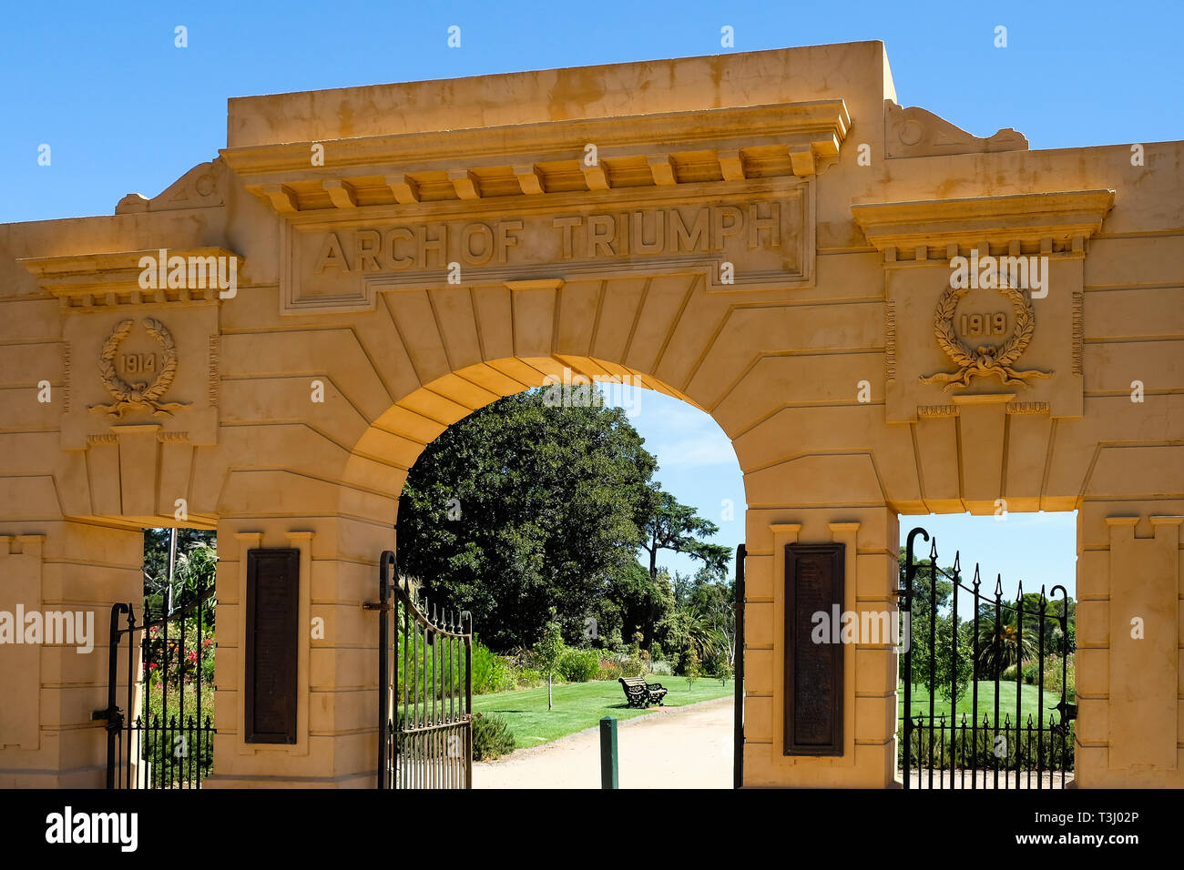 Memorial arch australia hi-res stock photography and images - Alamy