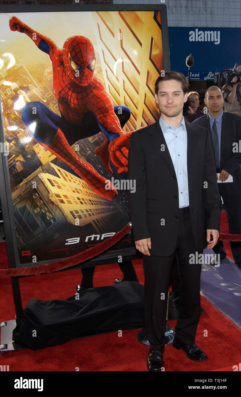 Spiderman tobey maguire 2002 hi-res stock photography and images - Alamy