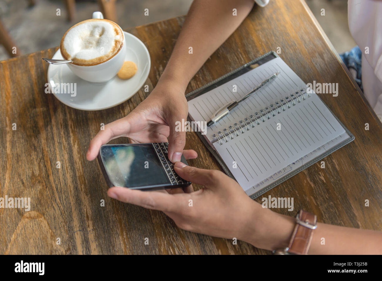 Man hand using phone in the coffee shop Stock Photo - Alamy