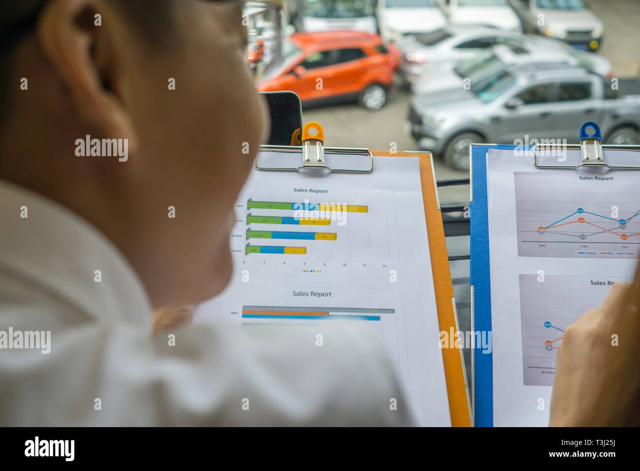 Explaining sales report hi-res stock photography and images - Alamy