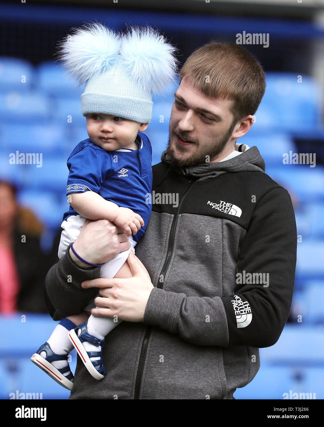 Father late alfie evans hi-res stock photography and images - Alamy