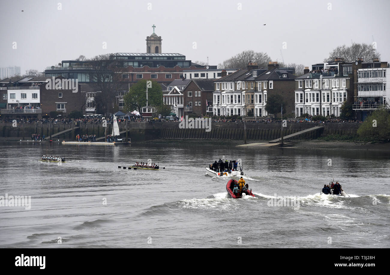 Cambridge leads the race from Oxford during the Women's Boat Race on ...