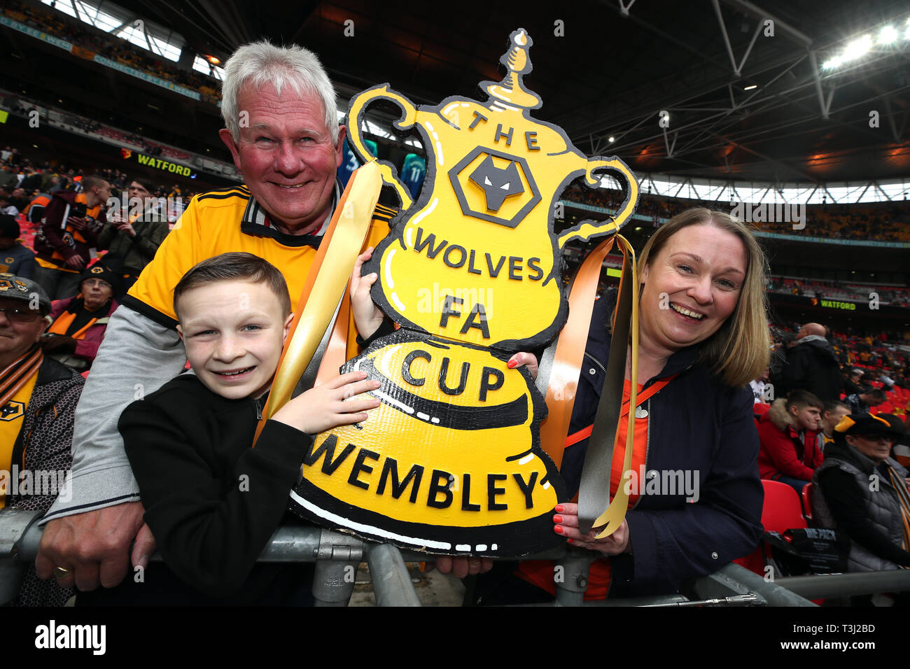 Wolverhampton wanderers fans pose hi-res stock photography and images ...