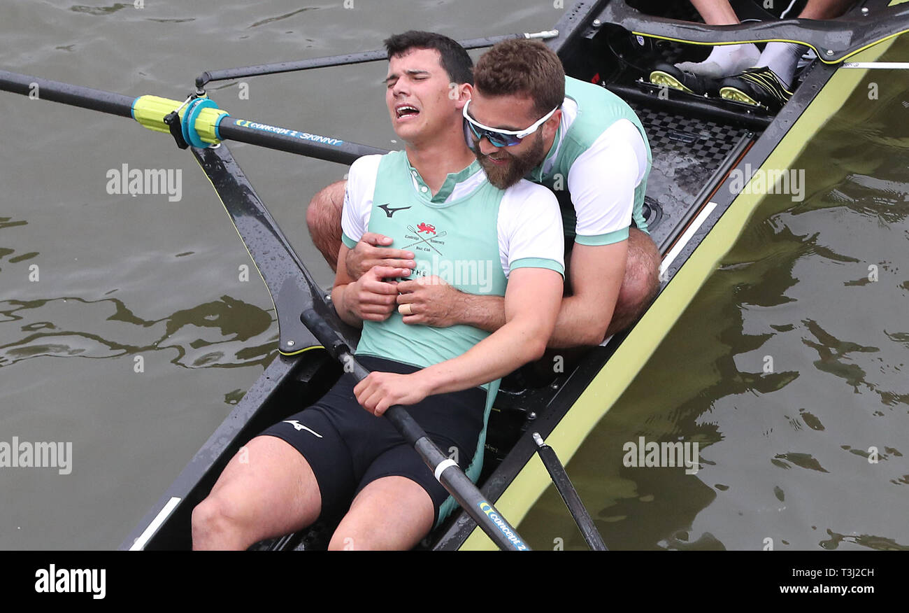 Dara alizadeh celebrate winning mens boat race on river thames hi-res ...
