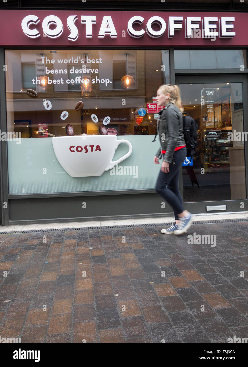 Costa Coffee outlet in Southwark, London, UK Stock Photo - Alamy