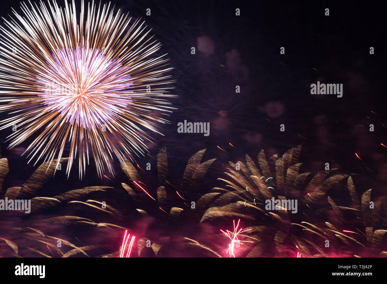 Firework sky background hi-res stock photography and images - Alamy