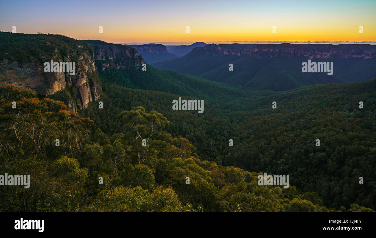 blue hour at govetts leap lookout, blue mountains national park ...