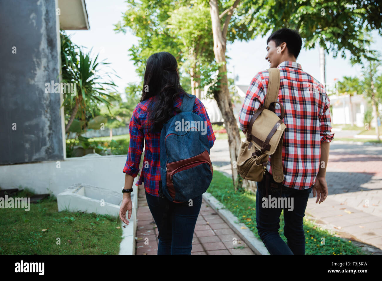 college student walking to campus Stock Photo - Alamy