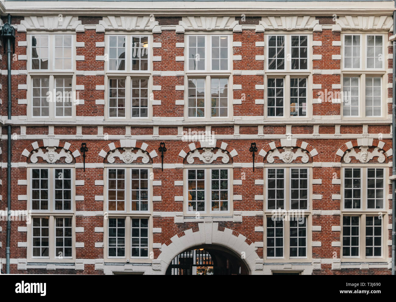 Dutch house red brick hi-res stock photography and images - Alamy